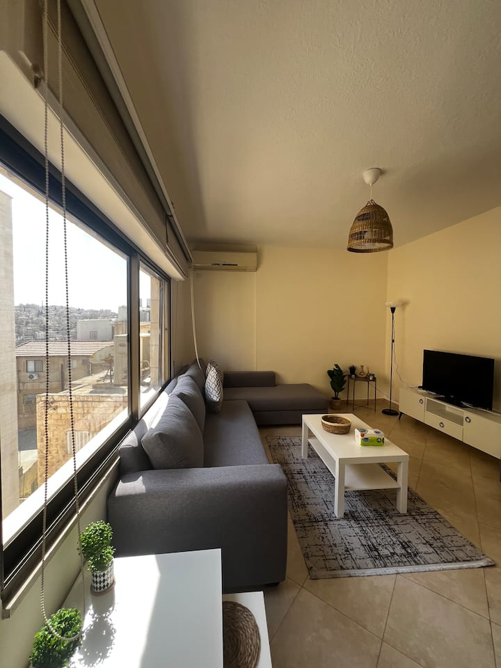 Modern, Fully Equipped 2-bdr Apt Near Rainbow St - Jordan