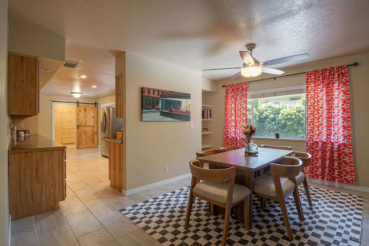 1970s Architecture/2 Bed/2 Bath/fire Place/patio - Twin Falls