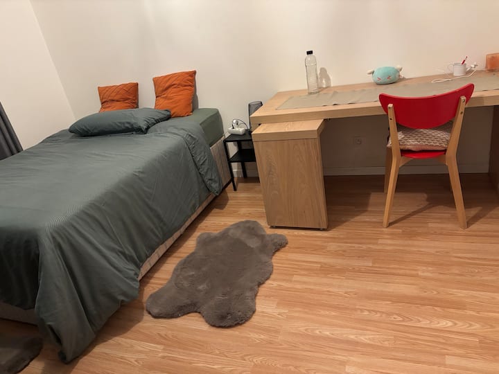 Chambre Pour Deux Personnes Dans Une Maison Calme - Saint-Grégoire
