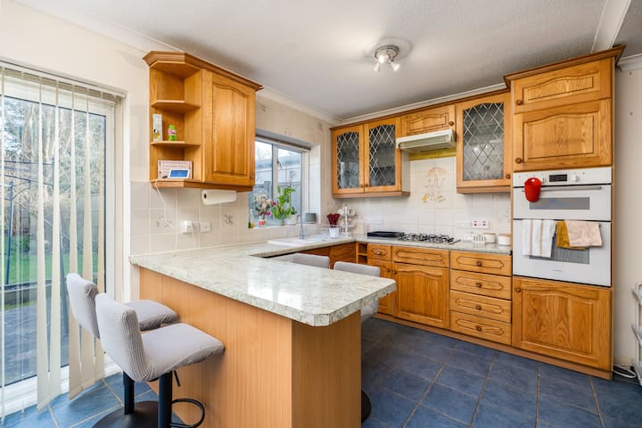 2 Bedroom Family Friendly Central Home - Harrow