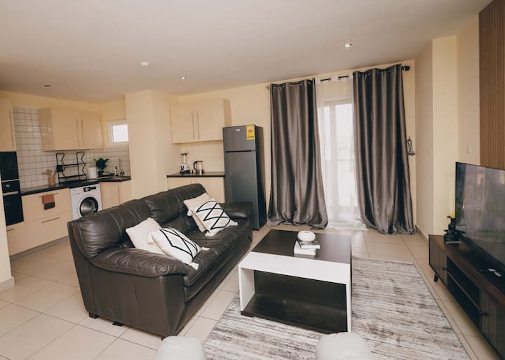 Polo Club View 1br | Pool, Gym, Near Airport - Accra