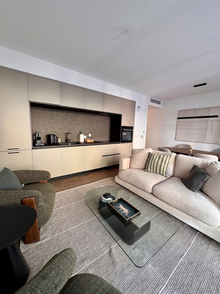 Stylish 2br Monaco Border Flat + Terrace & Parking - Monaco