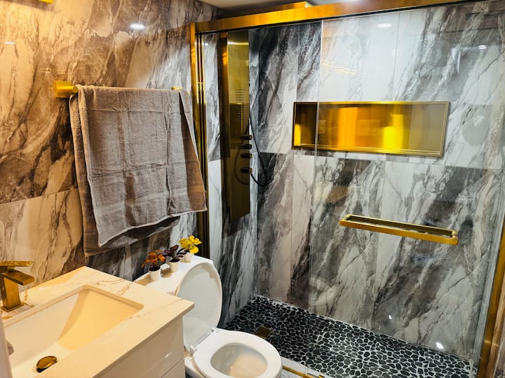 New Cozy Two Bedroom Renovated Apartment. - Bowmanville