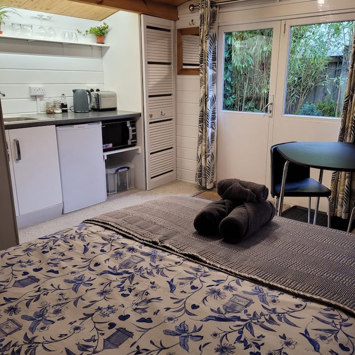 Courtyard Cabin In Falmouth - Falmouth