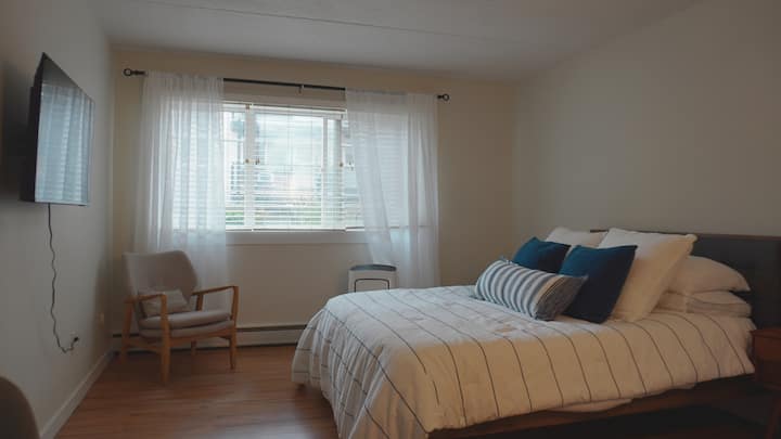 Bachelor Suite In Cathedral Neighbourhood - Regina