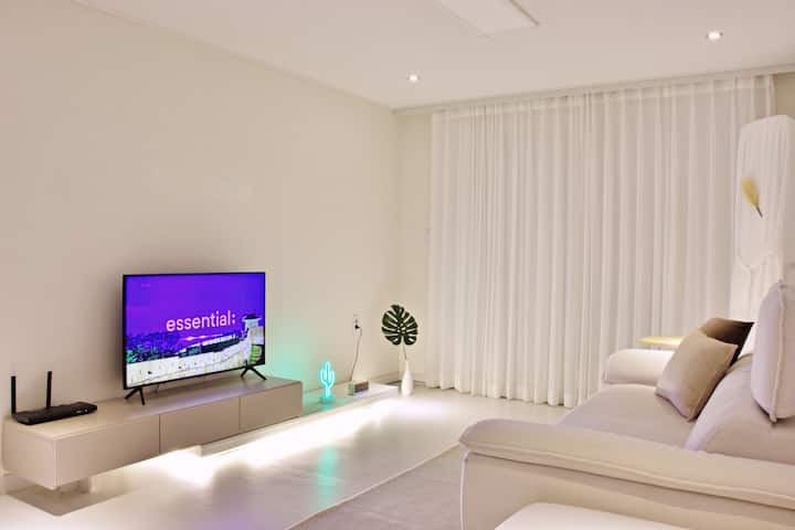 행리단길 1분 | 모던 홈바 & 프라이빗 루프탑 - Suwon-si