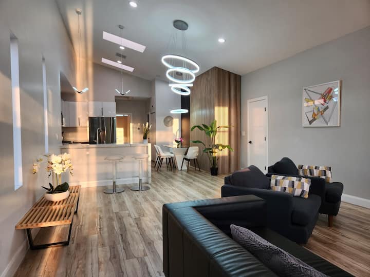 P-chic Scandinavian Escape, Near Strip & Downtown - Las Vegas, NV