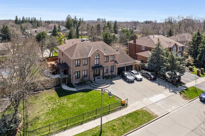 Private Suite Near Highway 401 & Restaurants - Pickering