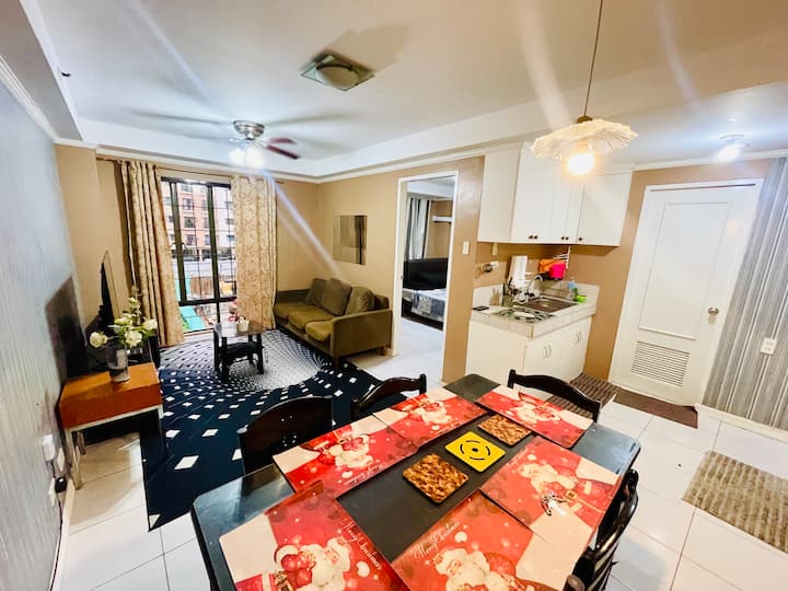 Facingpool, Fullaircon Cozy, Spacious With Karaoke - Pasig