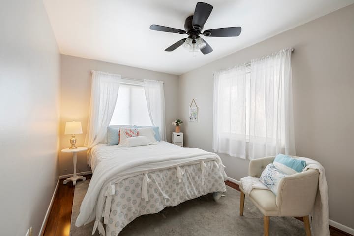 Private 1br Guesthouse Walk To Chapman 30+day - Orange, CA