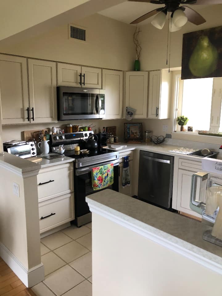 Tropical Oasis, Walking Trails, Pool, Golf, Tennis - Vero Beach, FL