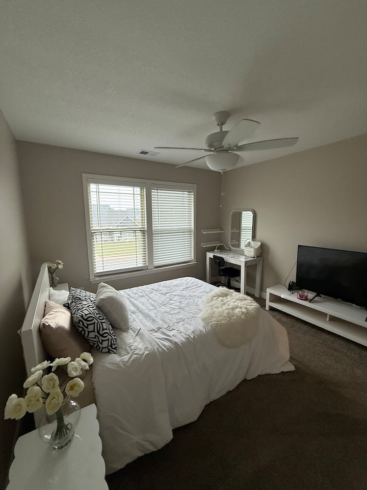 Room For Rent In A Beautiful Furnished Room - Greer, SC