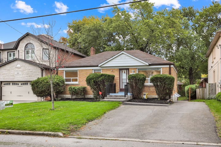 Torontofamilyhome\freeparking\backyard\4bdrm\2bath - Toronto