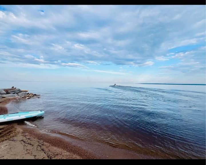 Chalet Chaleureux Au Bord De L'eau,nature Et Calme - La Tuque