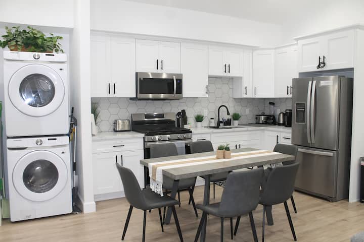 ~10 Min To Disney / Convention Center (2br / 2ba) - Garden Grove, CA