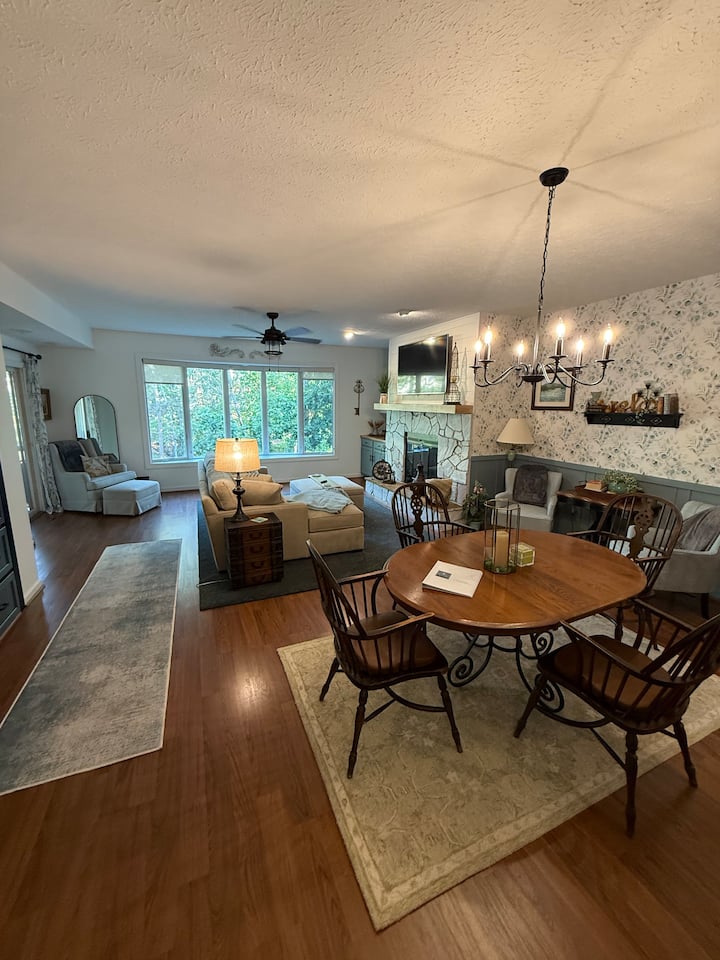 Keowee Key Spacious Condo On The Lake Country Club - Lake Keowee, SC