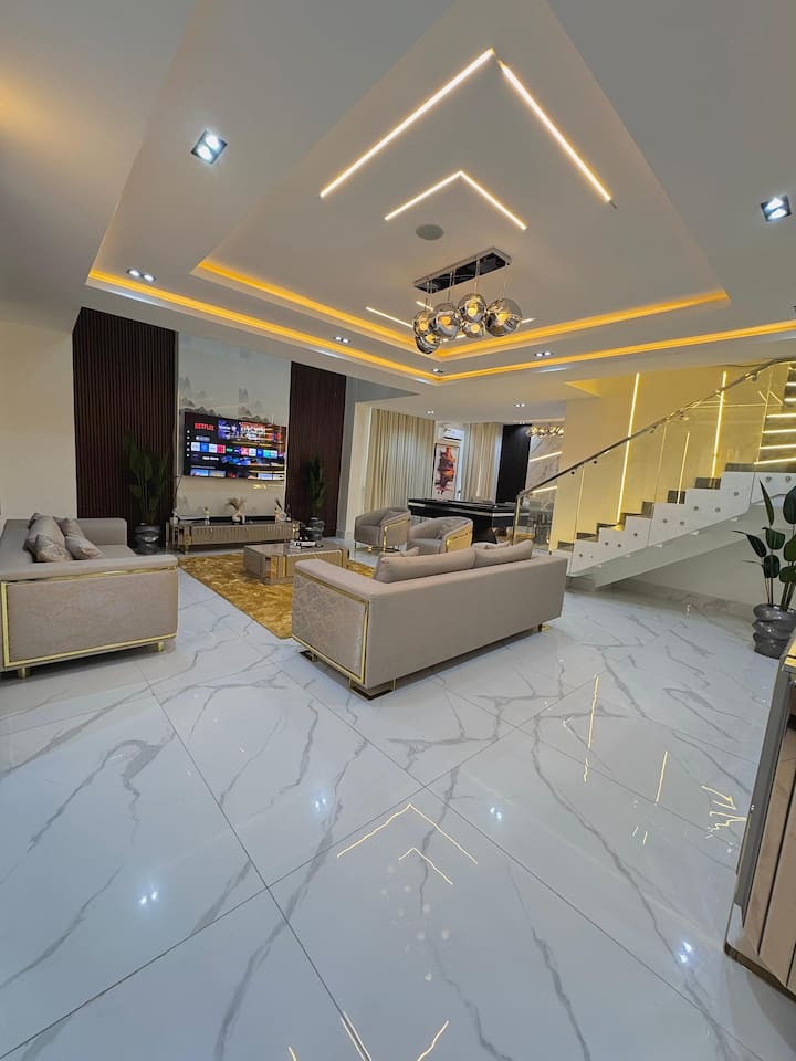 New Luxurious 6-bedroom Apartment - Lagos