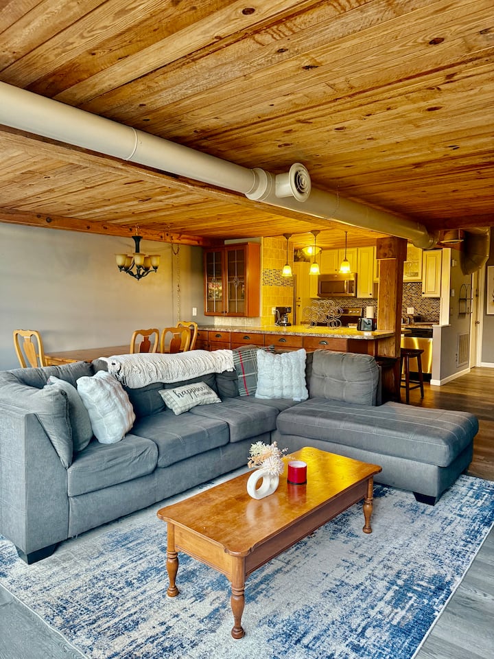 Waterfront Apartment Near Casinos - Norwich, CT