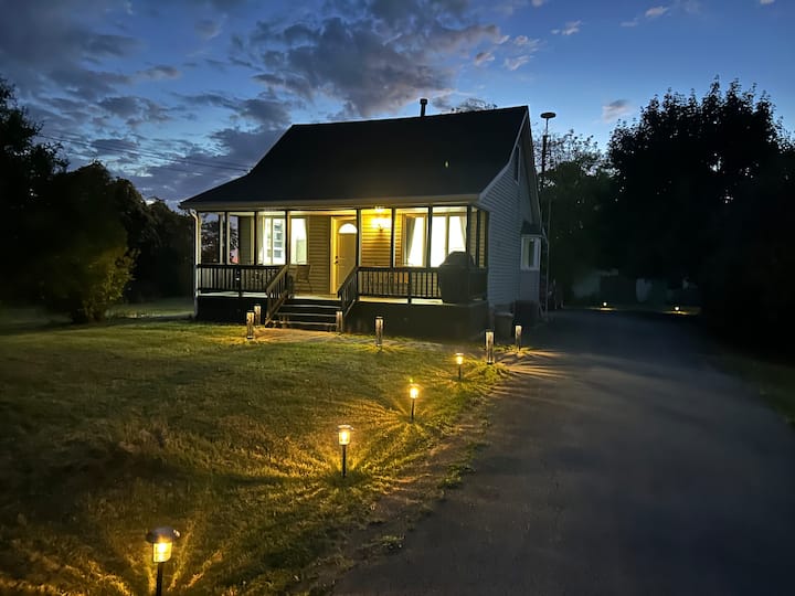 Stunning 2-acre Lot Near Wineries & Niagara Falls - Niagara-on-the-Lake