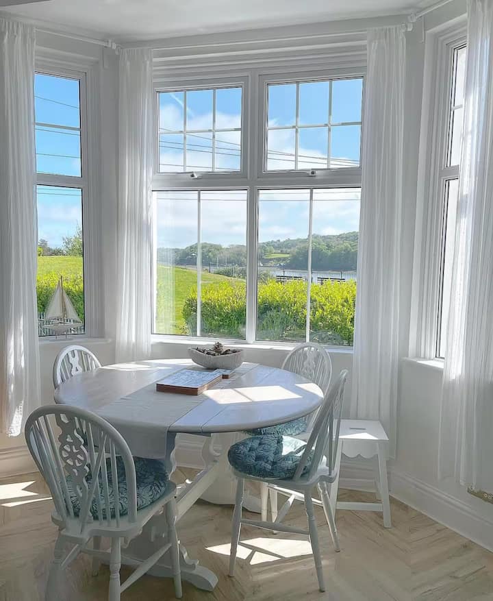 Sea-fronted, Close To Dylan's - Bangor