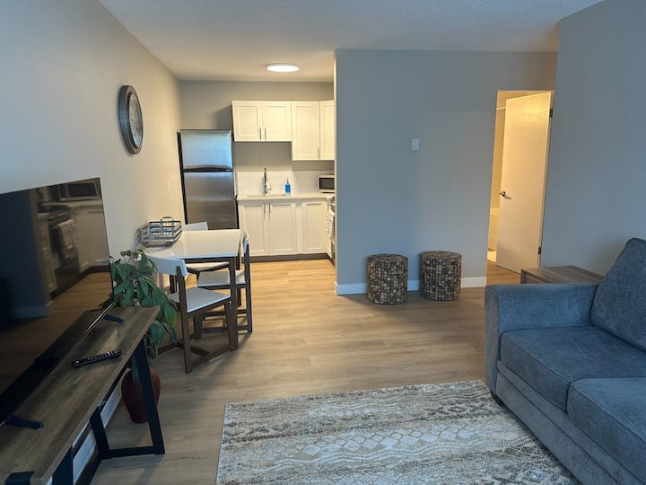Stylish | Central Red Deer | Pets Welcome - Red Deer