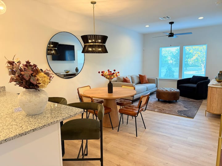 Chic & Stylish Waco Stay • Near Baylor & Silos - Waco, TX