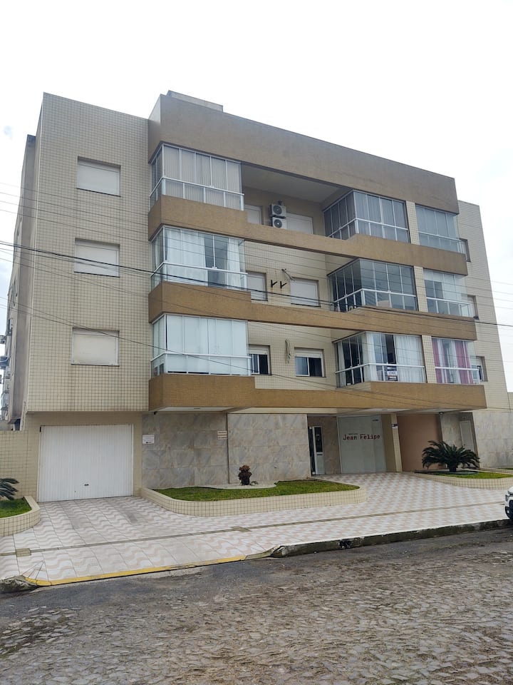 Apto. Em Tramandaí 250m Do Mar C/ Box Para 1 Carro - Tramandaí