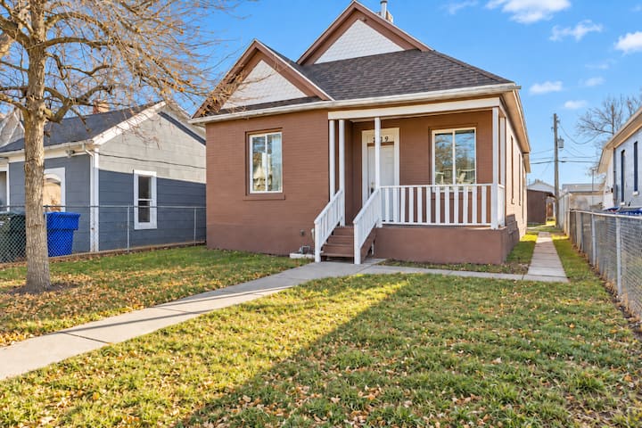Easy Ogden Getaway | Parking | Pet Friendly - Ogden, UT