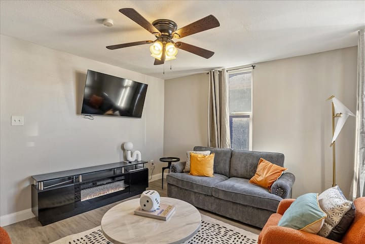 The Cozy Quaint Getaway! 2br, Private Workspace - Ogden, UT