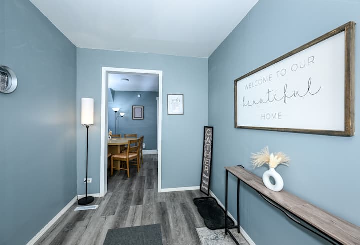 3 Br Home W/ Smart Tv's I Fully Stocked | King Bed - Akron Zoo, Akron