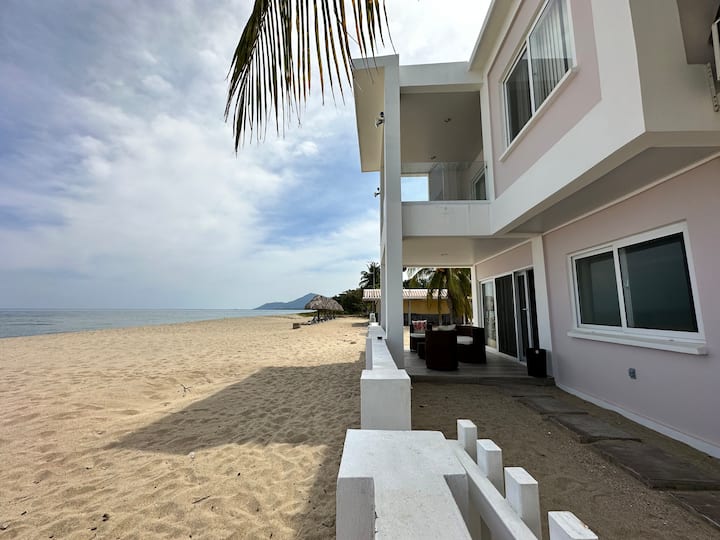 Beachfront House With Direct Access To The Ocean. - 온두라스
