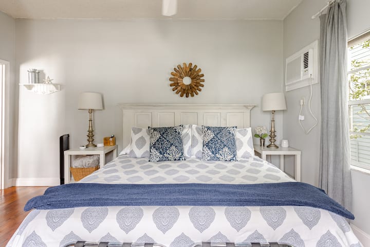 ***Charming Hyde Park Tampa Apartment*** - Tampa, FL