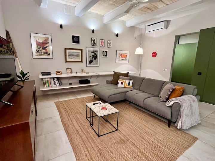 Contemporary Living In Part Of A Timeless Palazzo - Valletta, Malta