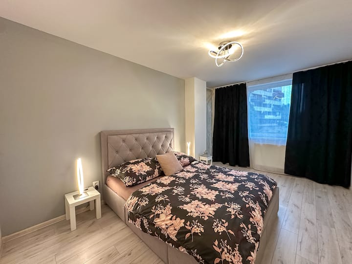 Simcity 3 | Skyline Elegance W/ Private Parking - Słowacja