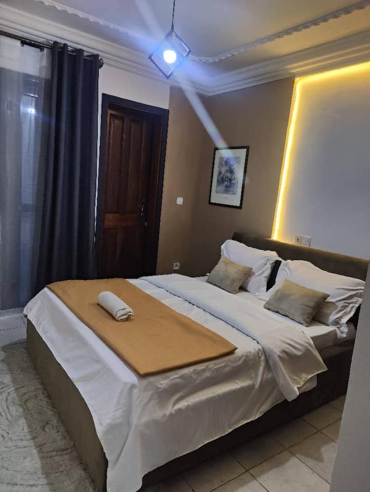 Apparemment Cosy Et Chaleureux - Douala
