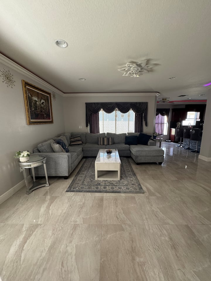 Your Home Away From Home • 5 Bedrooms - Holiday, FL