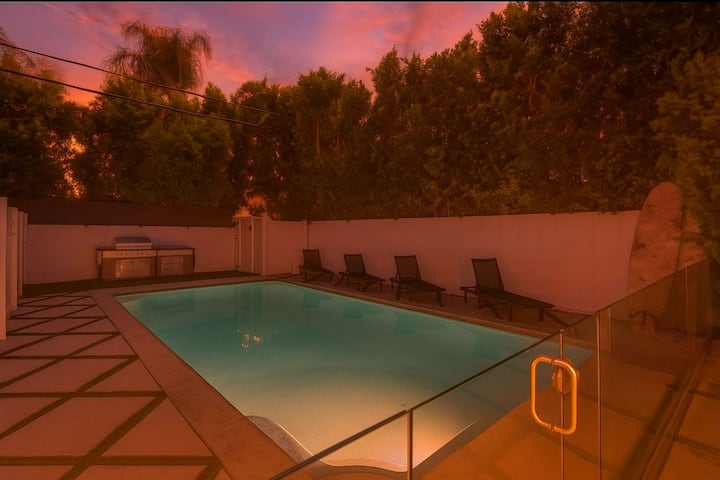 ৎ୭Modern Encino Retreatৎ୭w/pool, Lush Yard&comfort - Los Ángeles, CA