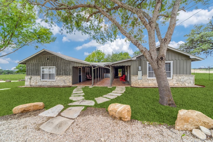 Country Home For A Getaway In The Hill Country - Comfort, TX