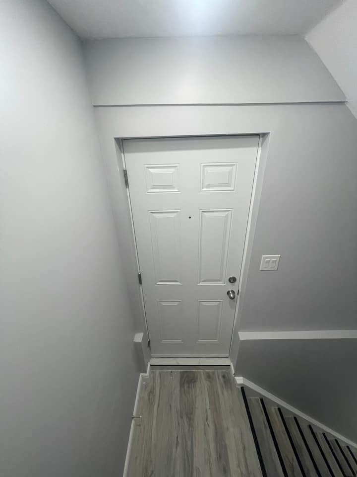 1 Bedroom Basement Unit Separate Entrance. - Kitchener