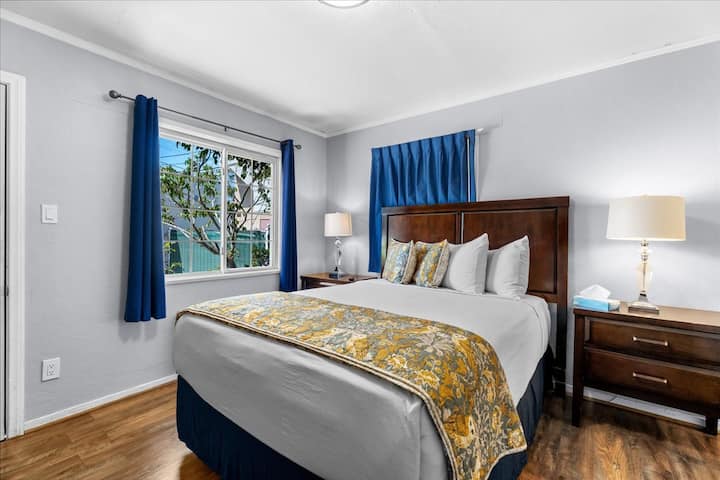 Rest Haven Motel - Traditional Queen - A Route 66 - Santa Monica, CA