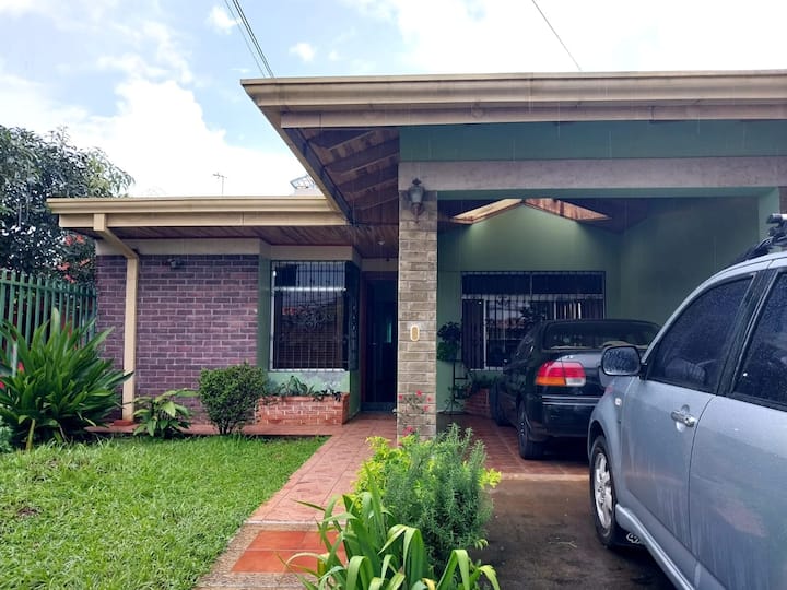 Acogedora Casa Familiar. - Alajuela