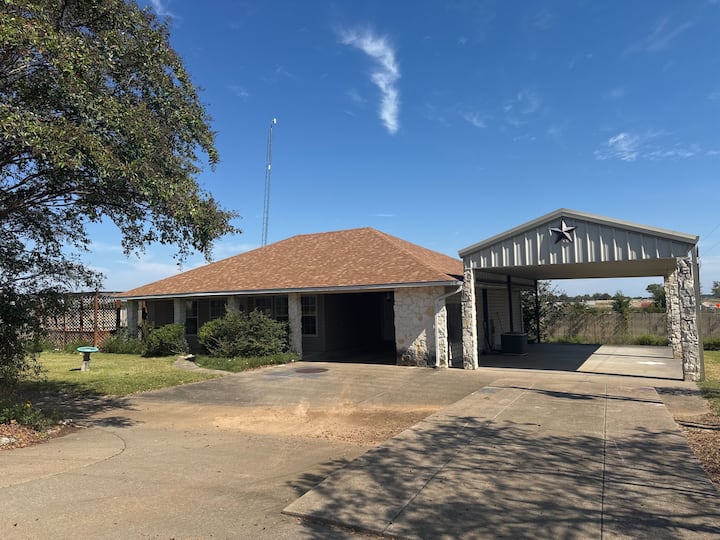 Cozy 2-bedroom House In Delightful Canton Tx - Canton, TX