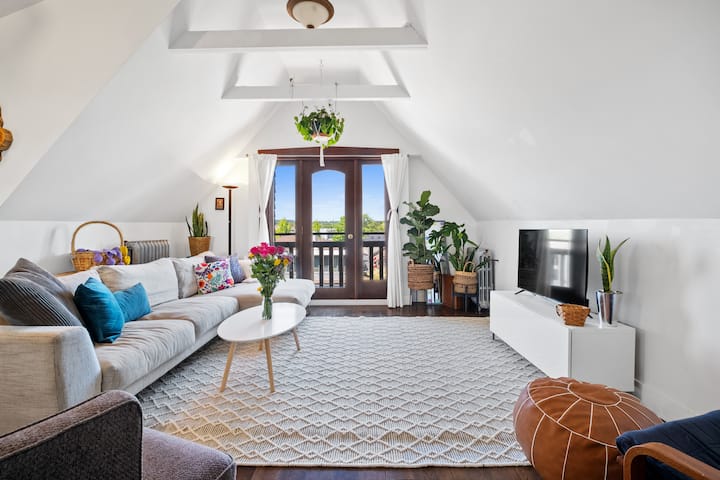 2 Bedroom Gem In Kitsilano Character Home. - Vancouver