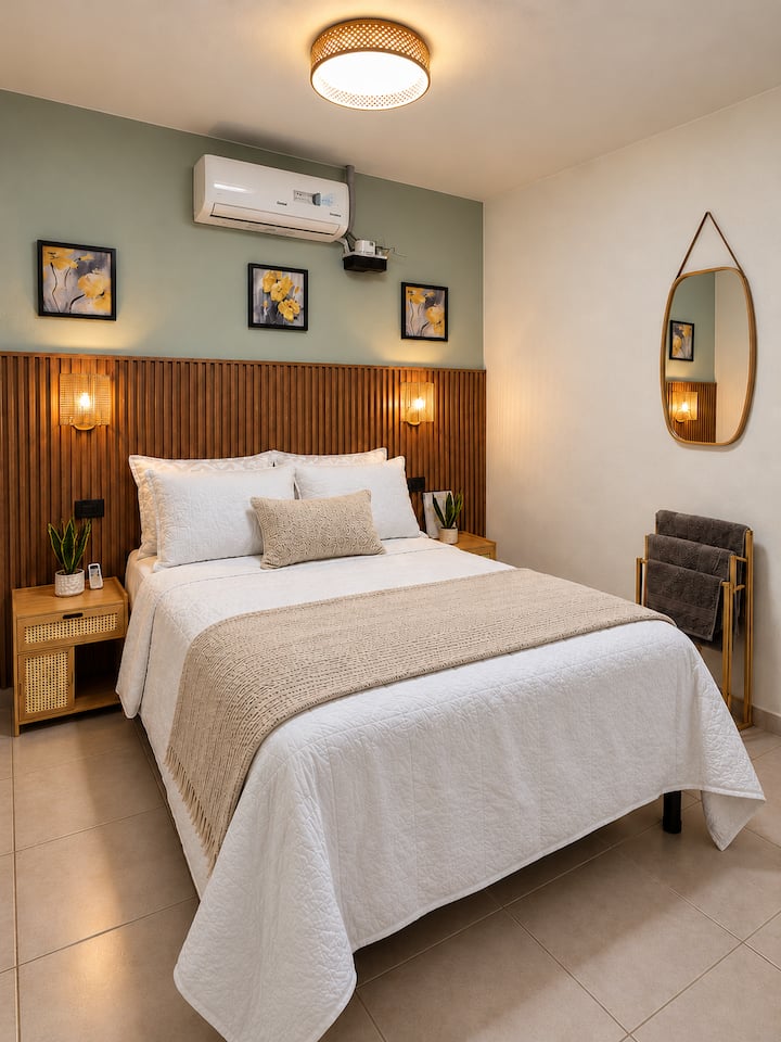 Entire Apartment | Historic Center + Parking - Santa Ana