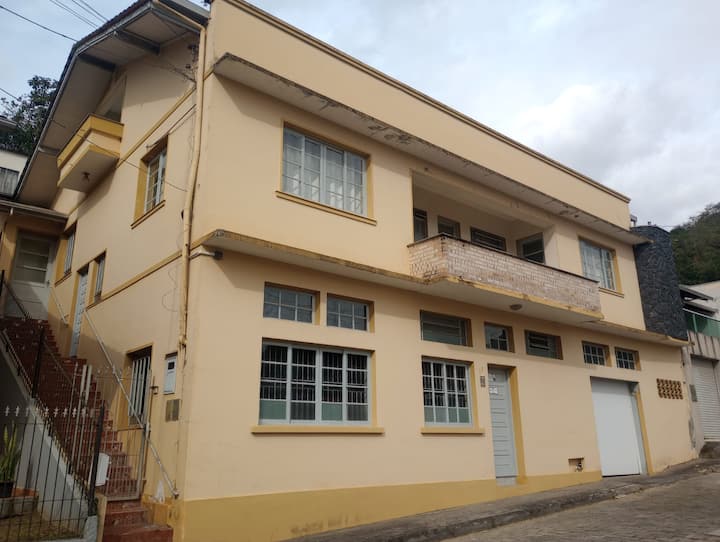 Casa Ampla Com Localização Privilegiada. Confira! - Blumenau
