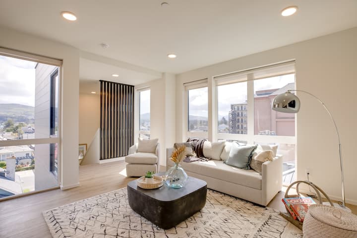 On The Boardwalk Modern Townhome - C - Seaside, OR