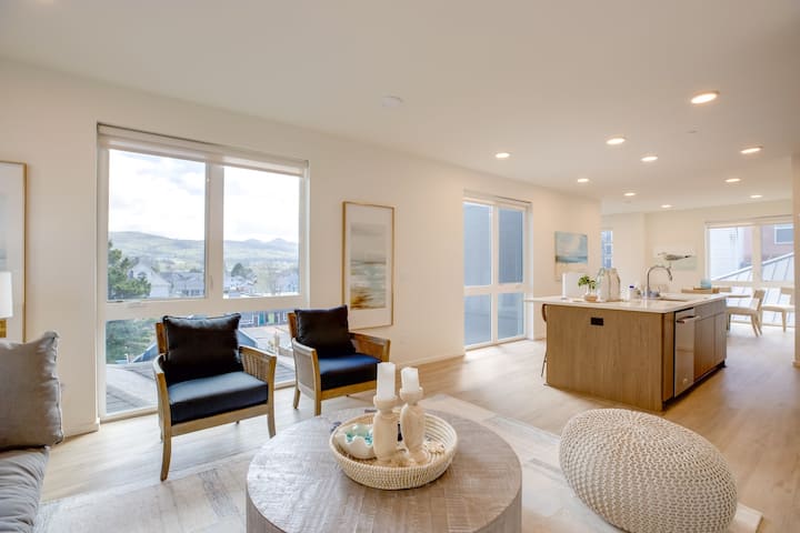 On The Boardwalk Modern Townhome - C - Seaside, OR