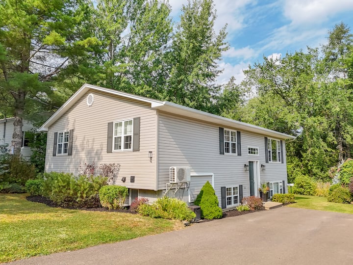 3 Bedroom Split Entry Bungalow W/basement - Oromocto