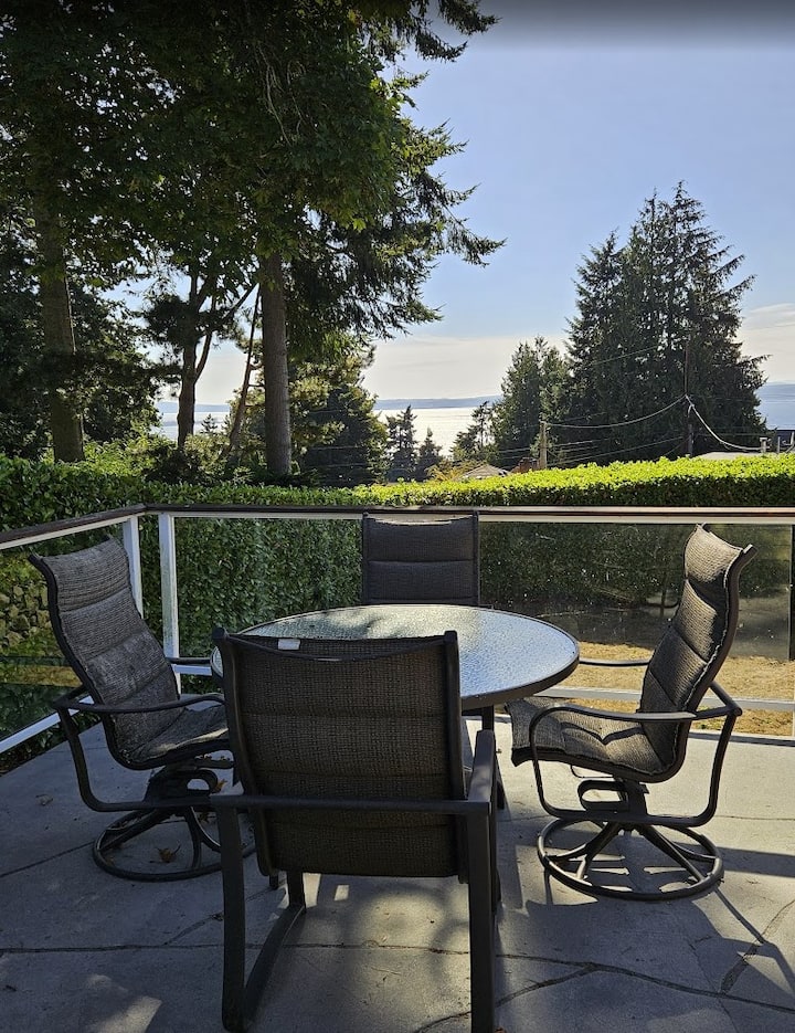 Tranquil Cottage Retreat Near Golden Gardens - Seattle, WA