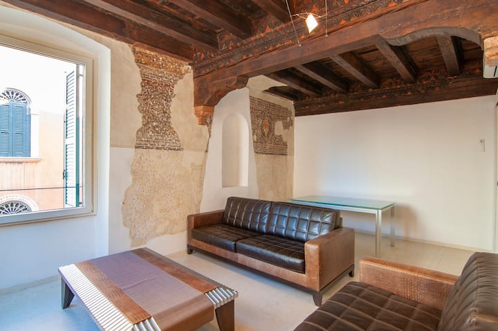 [Desiderium Home] Behind Piazza Erbe - 4 Guest - Verona